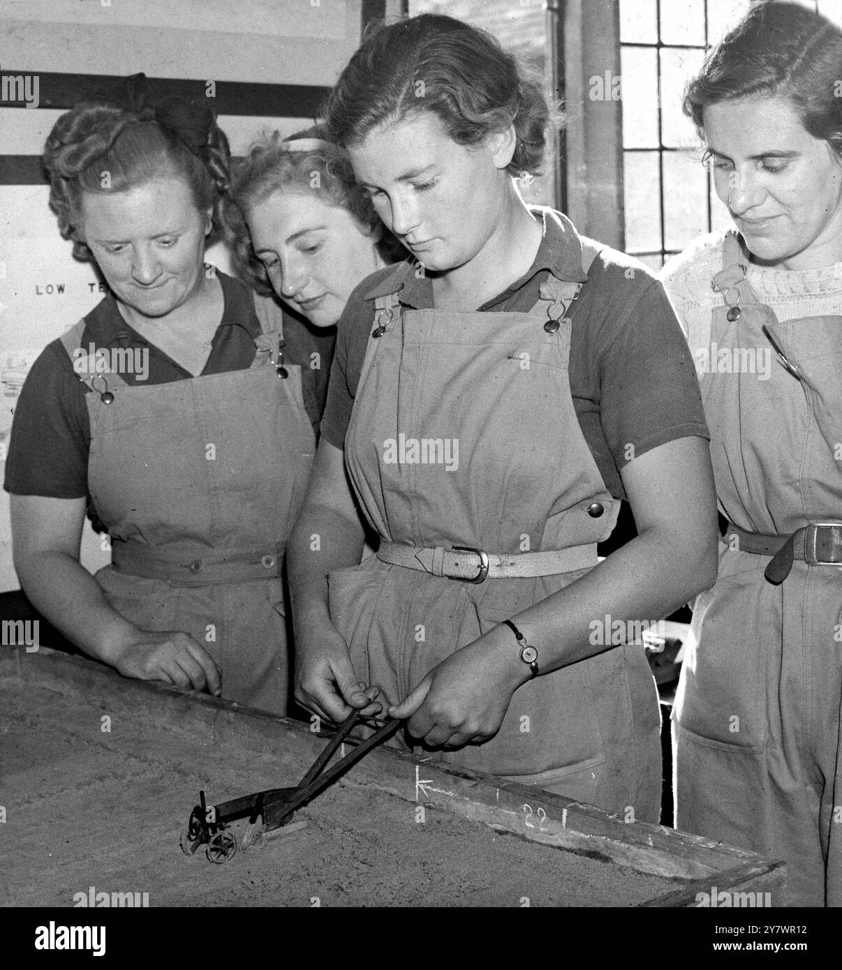 Land girls wwii Black and White Stock Photos & Images - Alamy