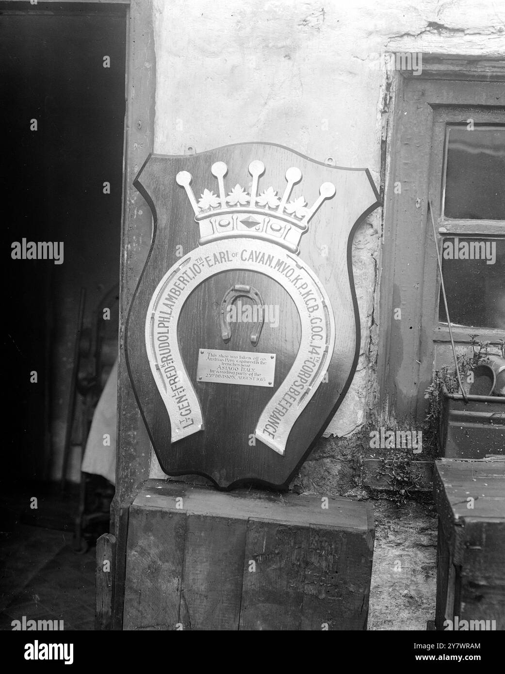 Horseshoe presented by General Fred Rudolph Lambert - 10th Earl Cavan ...