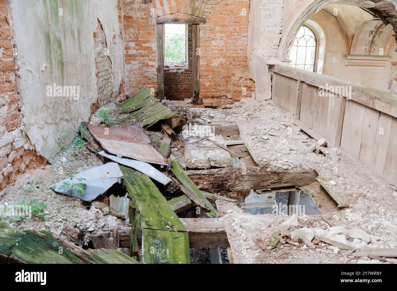 A Hauntingly Beautiful Scene of Decay in an Abandoned Church Interior ...