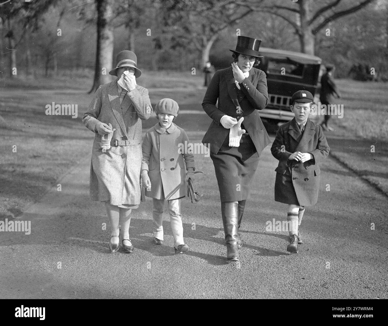 The Meet of the Chiddingfold Hunt at Grafham Grange , Surrey , England ...