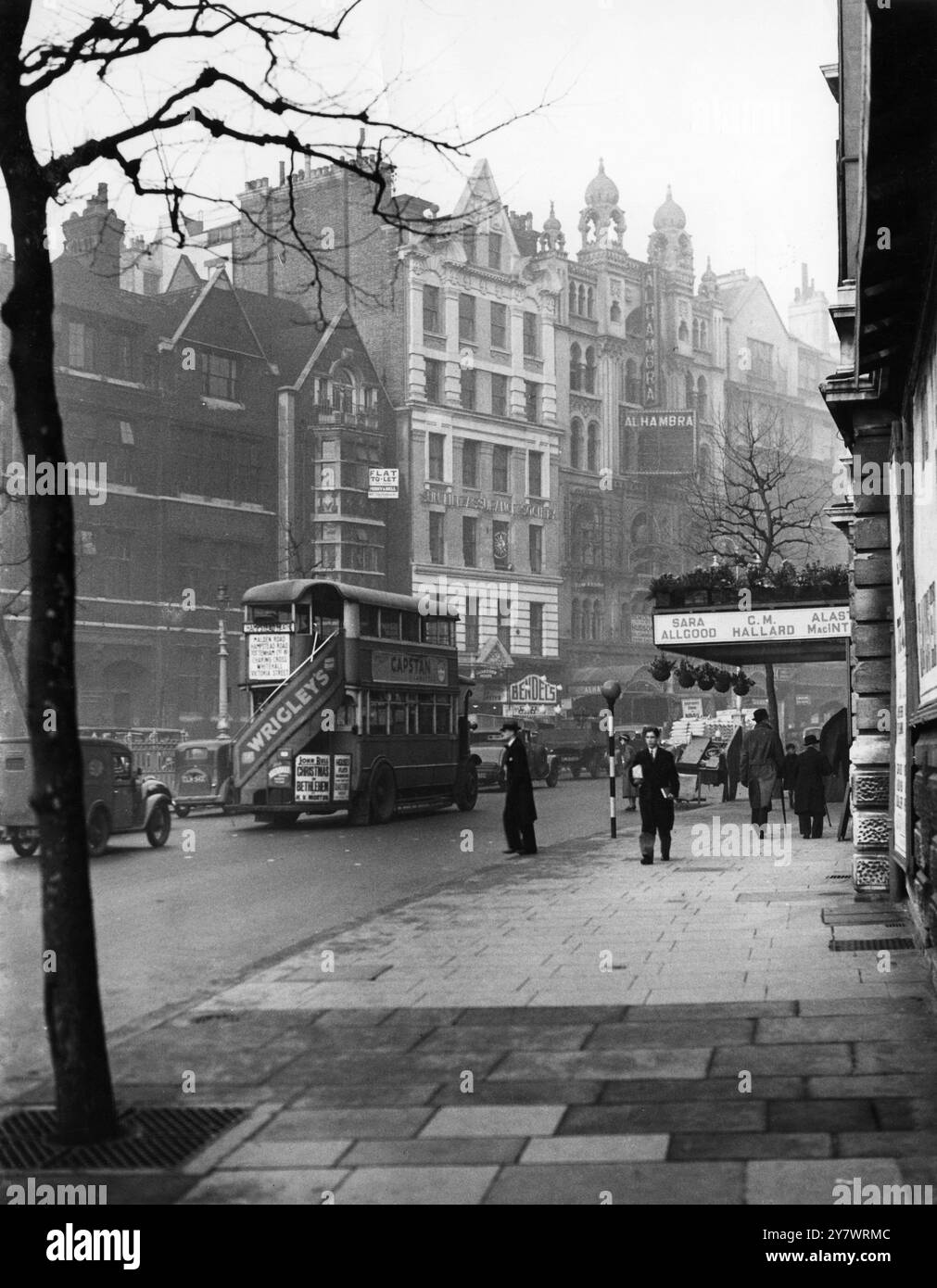 London charing cross road hi-res stock photography and images - Alamy