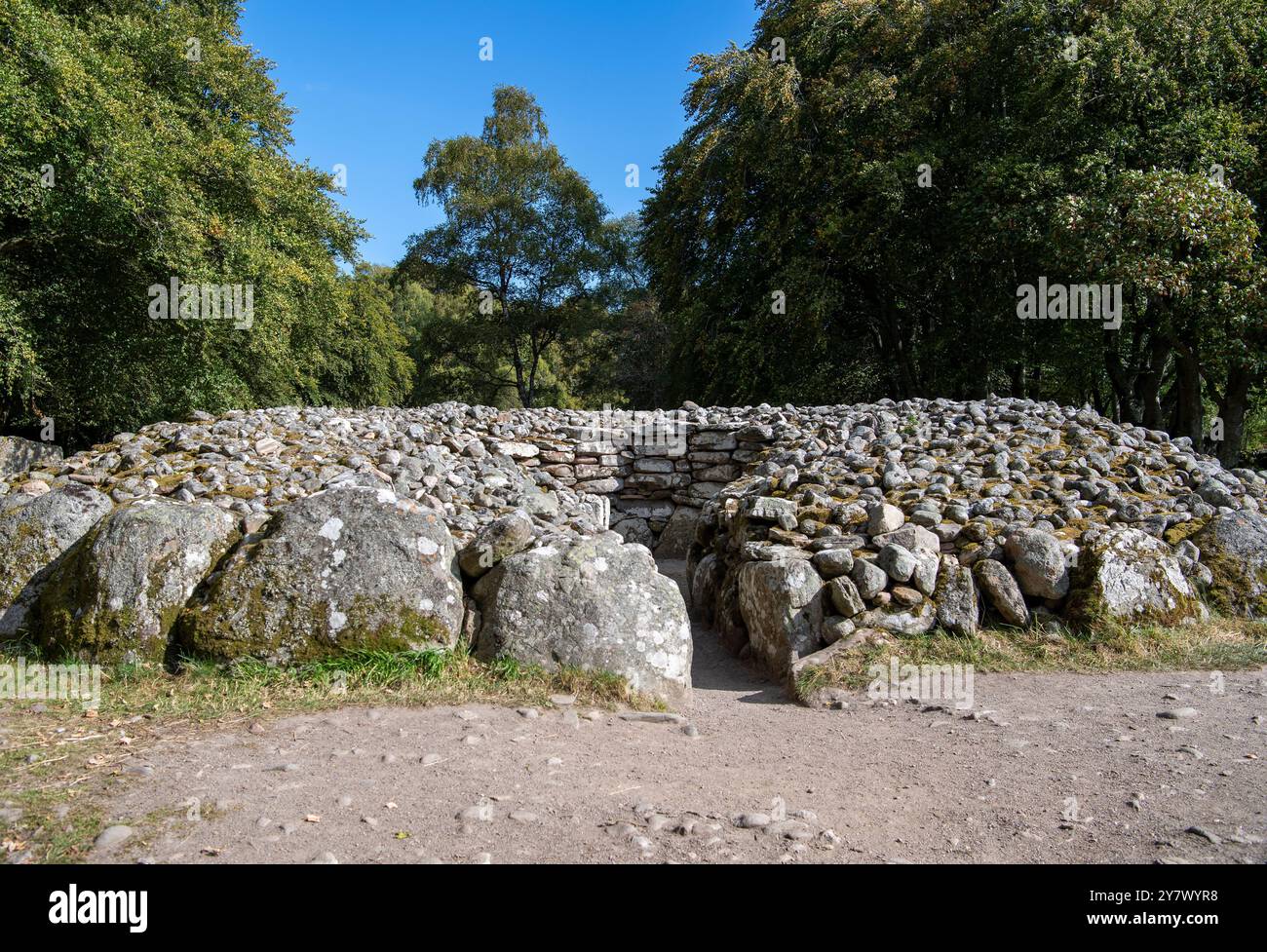 Burial cairns hi-res stock photography and images - Alamy