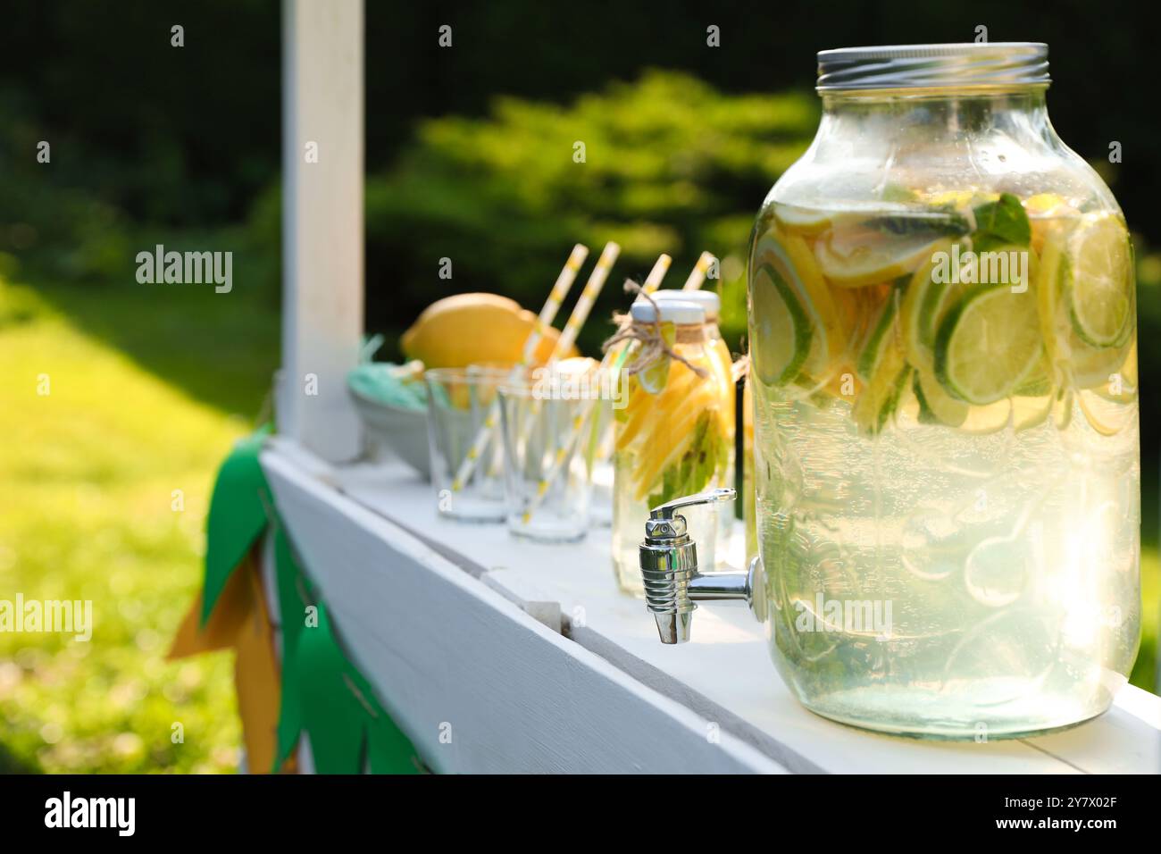 Cold drink stand hi-res stock photography and images - Alamy