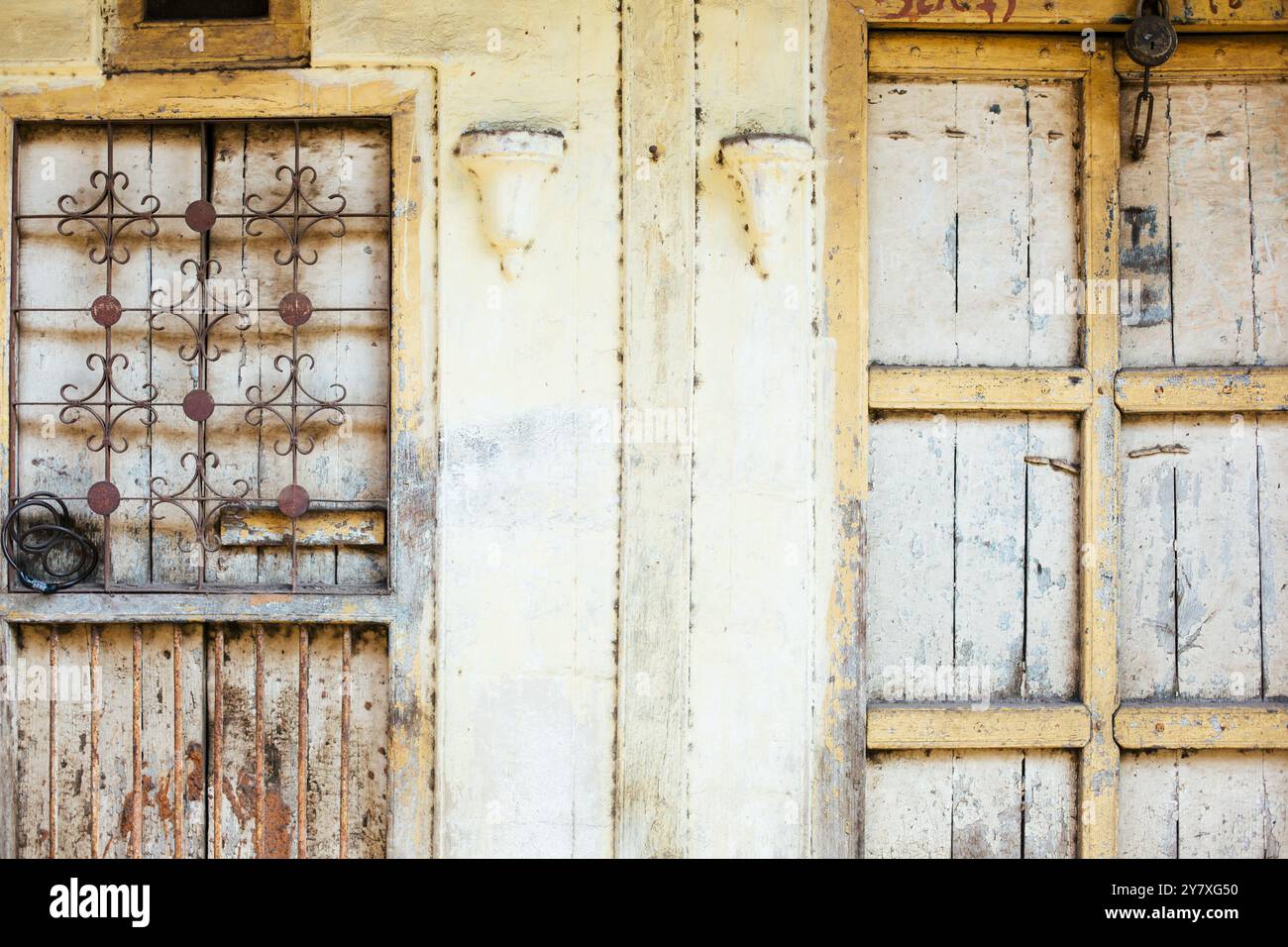 Pune, India Doors and windows, Facade, Old Architecture Stock Photo - Alamy