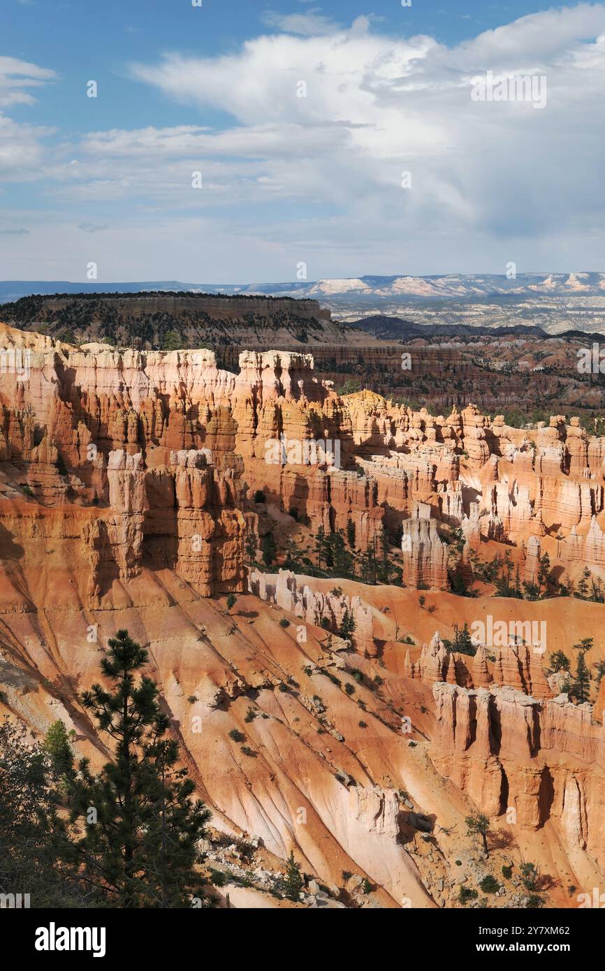 Bryce Canyon National Park with vertical, free standing hoodoos and ...