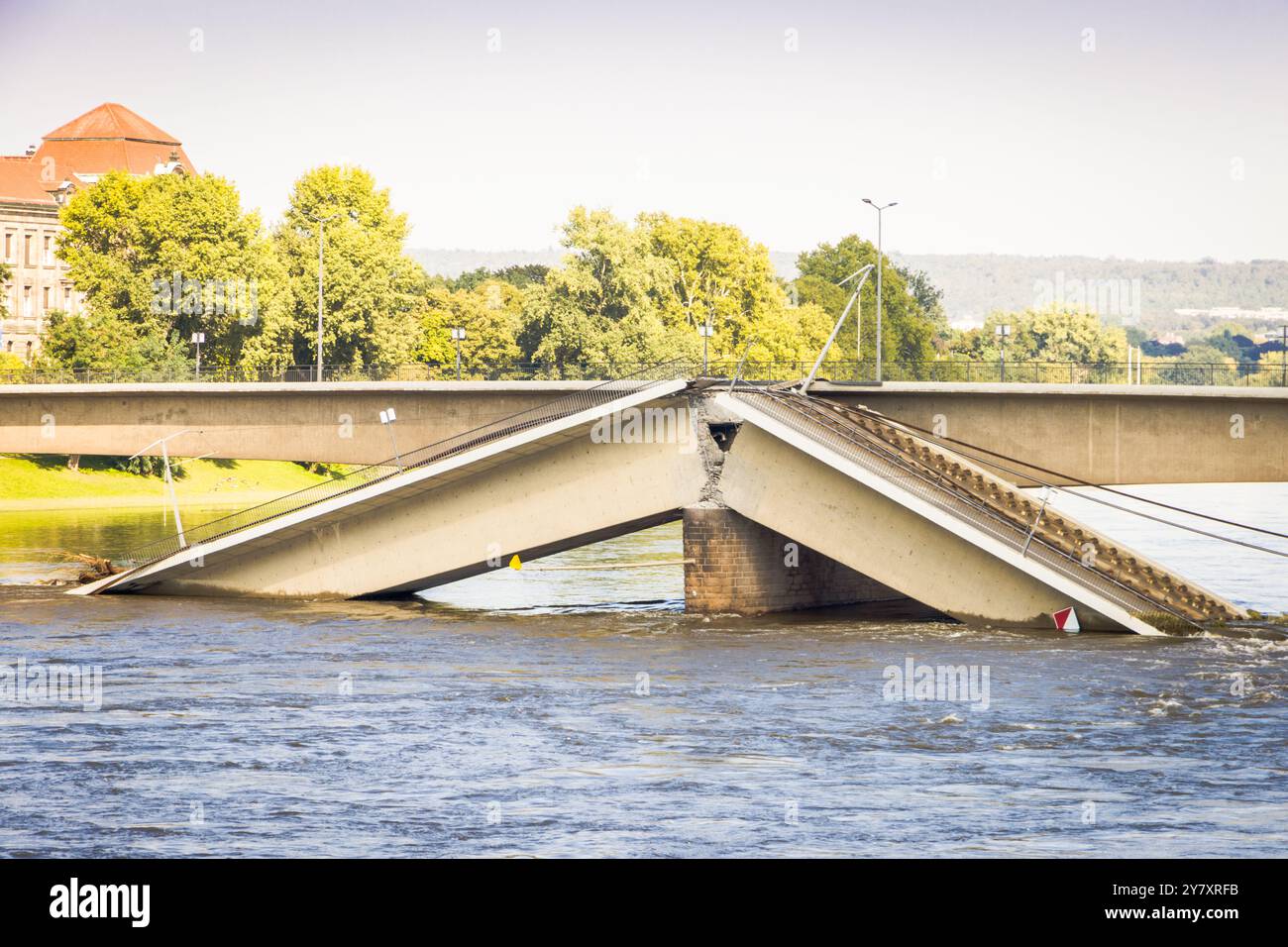 Collapsed Carola bridge in Dresden Stock Photo - Alamy