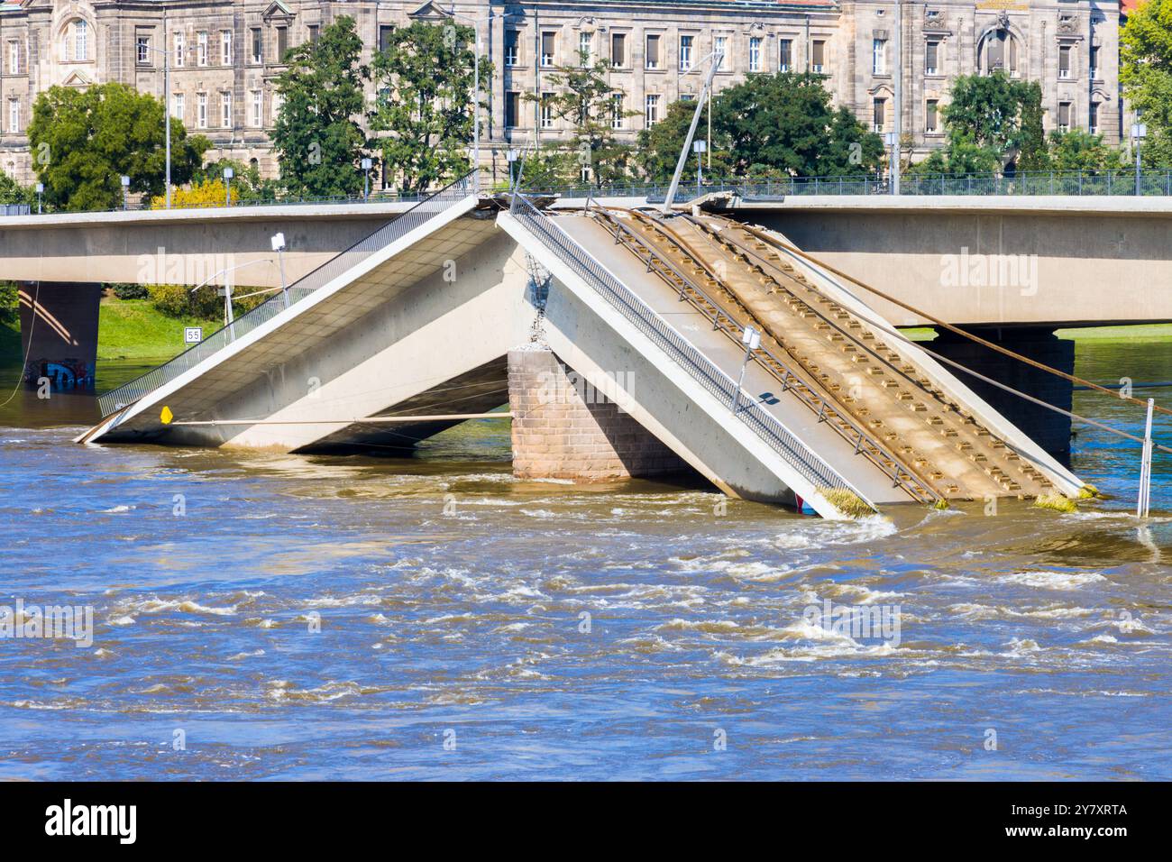 Collapsed Carola bridge in Dresden Stock Photo - Alamy Collapsed Carola bridge in Dresden Stock Photo - Alamy