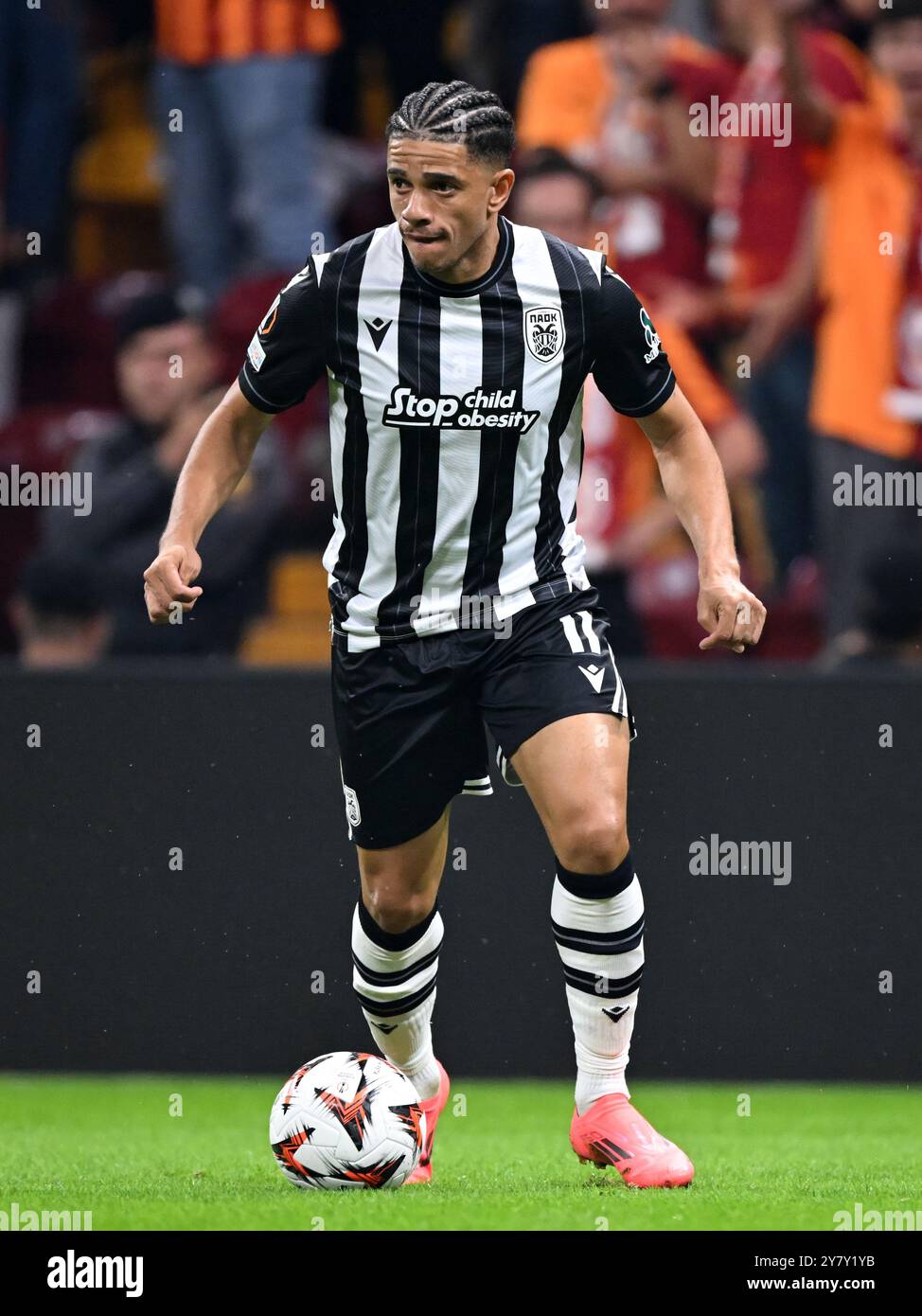 ISTANBUL - Taison of PAOK Saloniki during the UEFA Europa League match ...