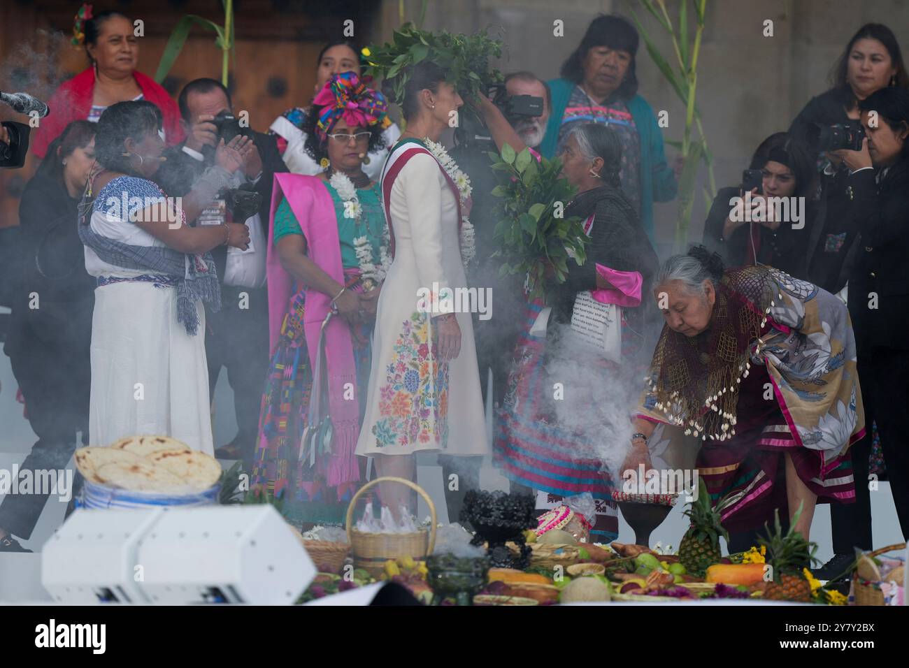 Indigenous women carry out a traditional ceremony for new President ...