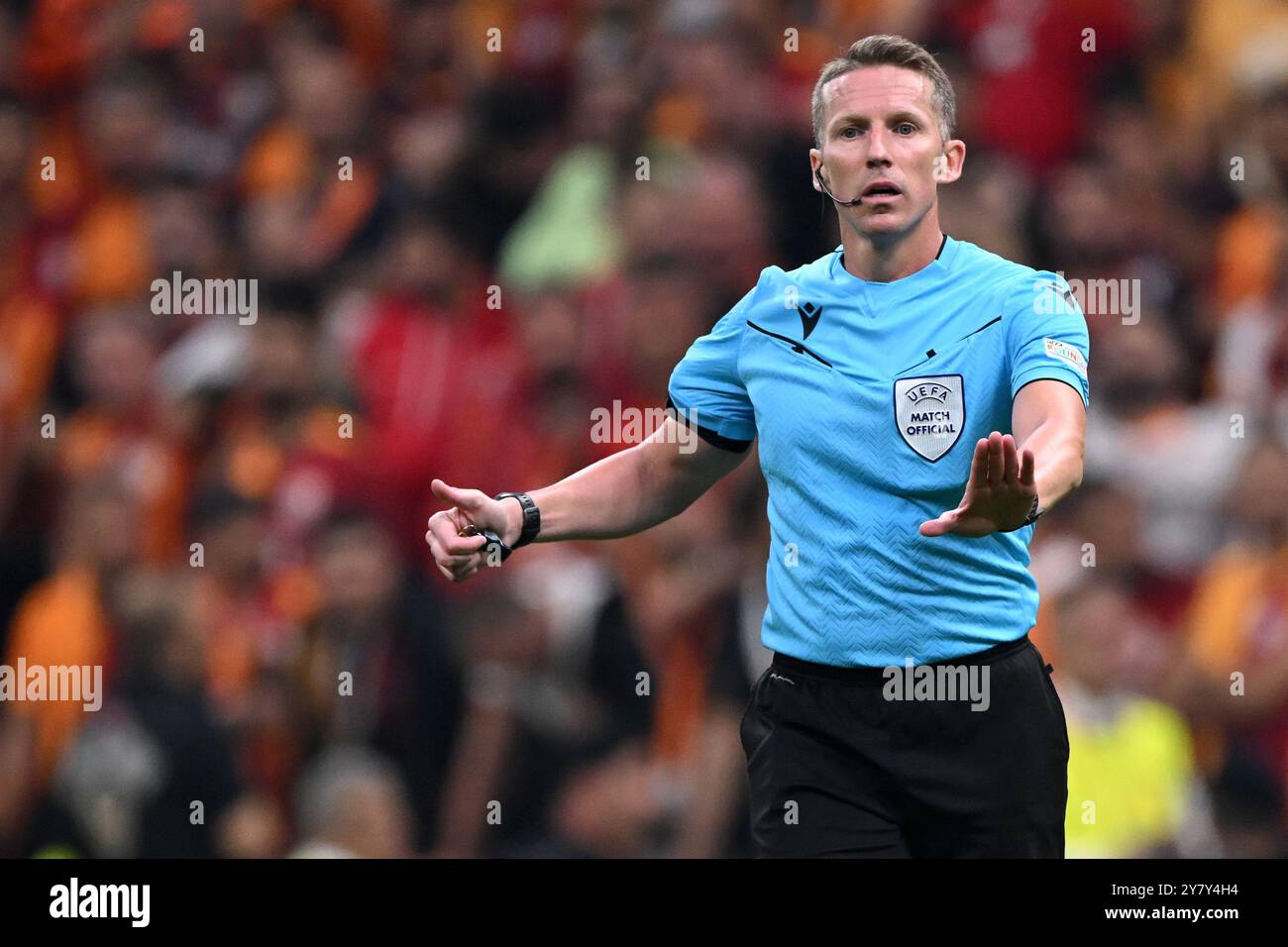 ISTANBUL - Referee Alejandro Hernandez during the UEFA Europa League ...