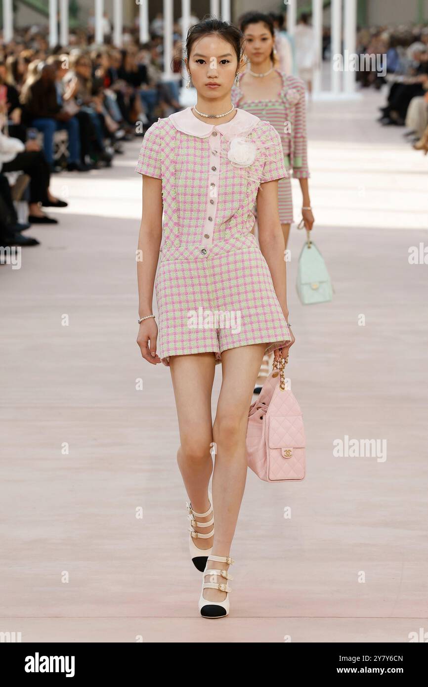 Paris, Frankreich. 01st Oct, 2024. CHANEL Spring/Summer 2025 Runway ...