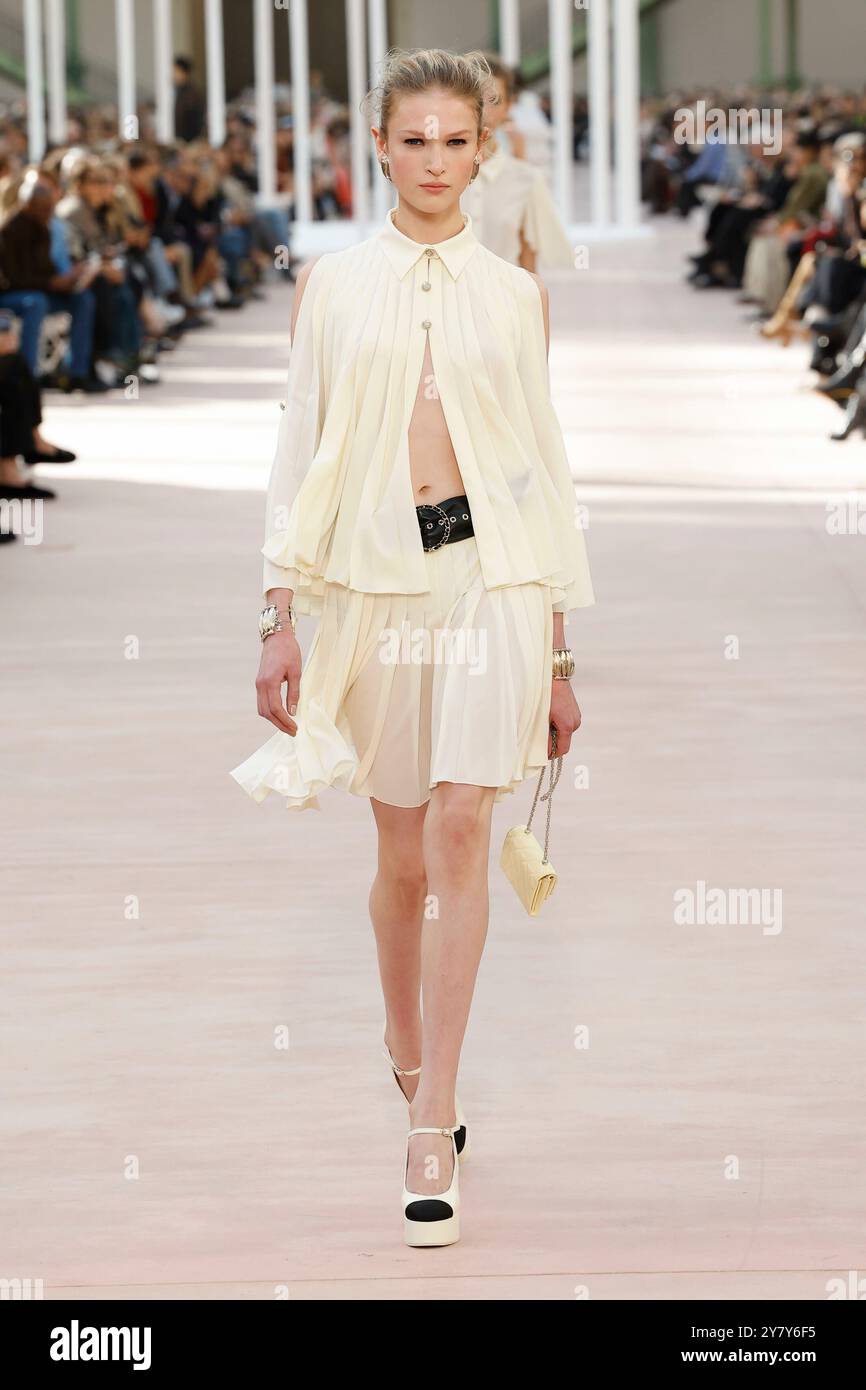 Paris, Frankreich. 01st Oct, 2024. CHANEL Spring/Summer 2025 Runway ...