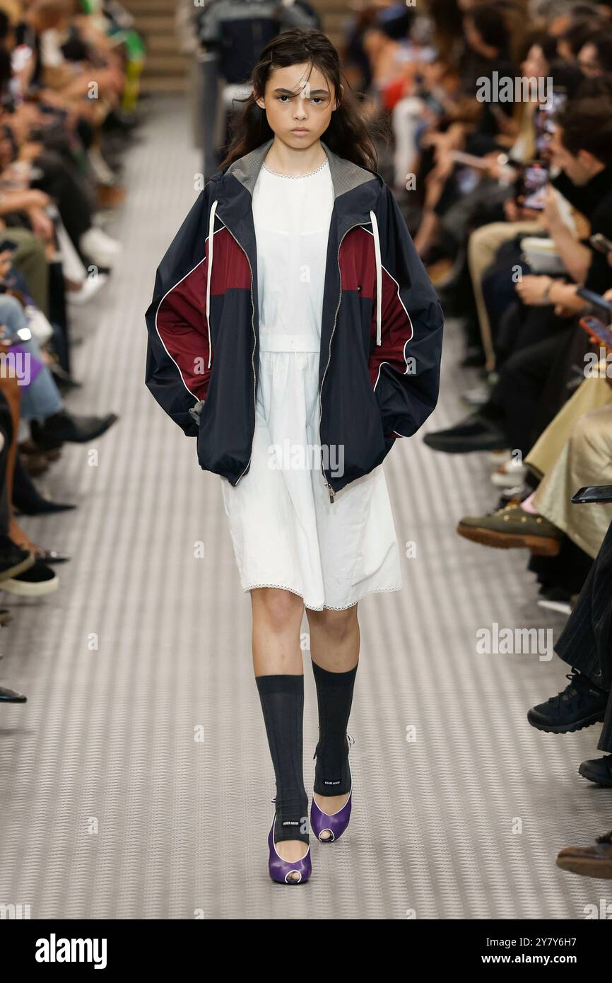 Paris, Frankreich. 01st Oct, 2024. MIU MIU Spring/Summer 2025 Runway ...