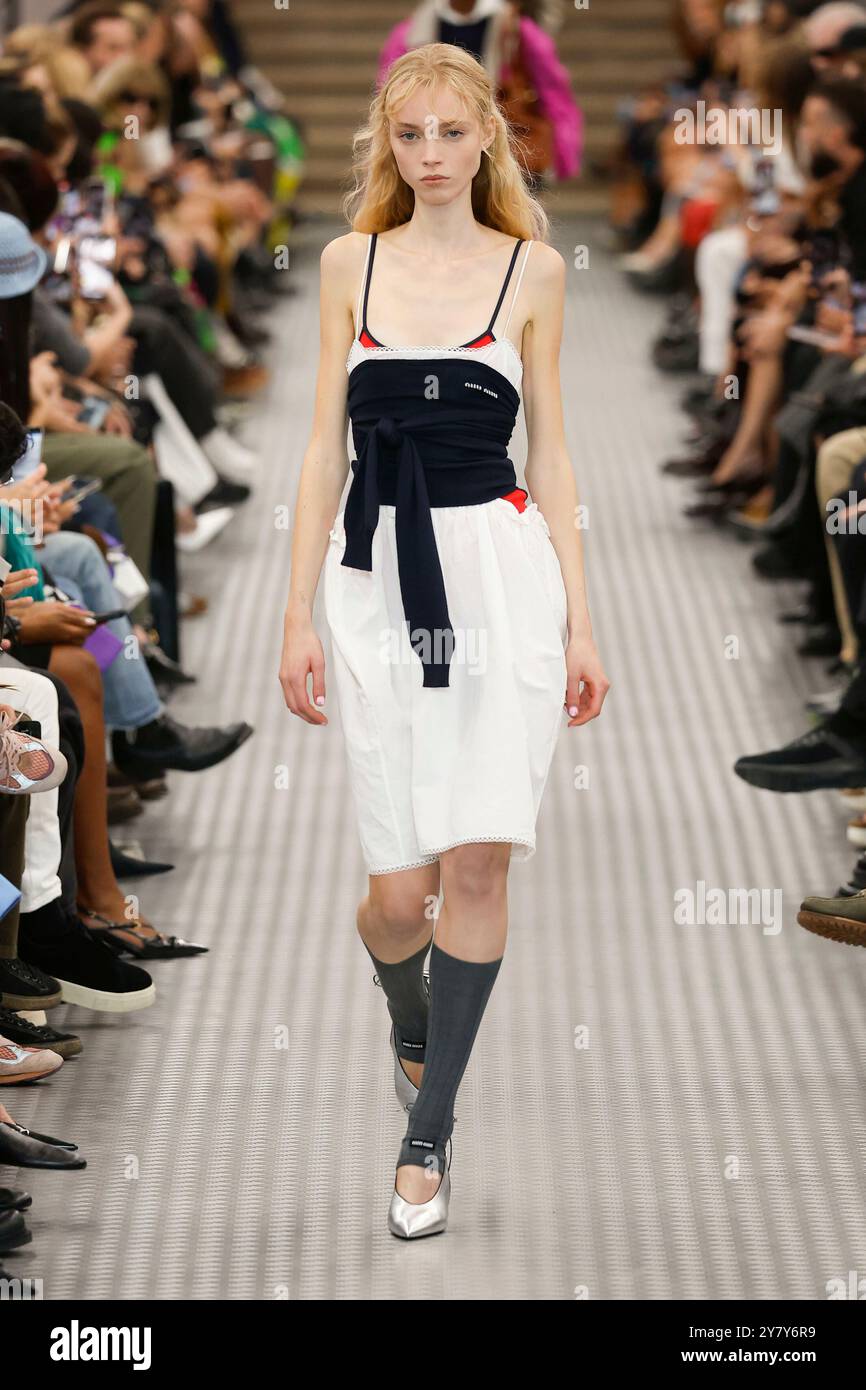 Paris, Frankreich. 01st Oct, 2024. MIU MIU Spring/Summer 2025 Runway ...