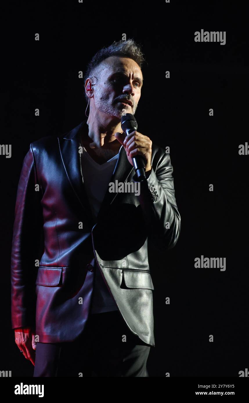 Italian singers Nek (Filippo Neviani) e Francesco Renga performing in ...