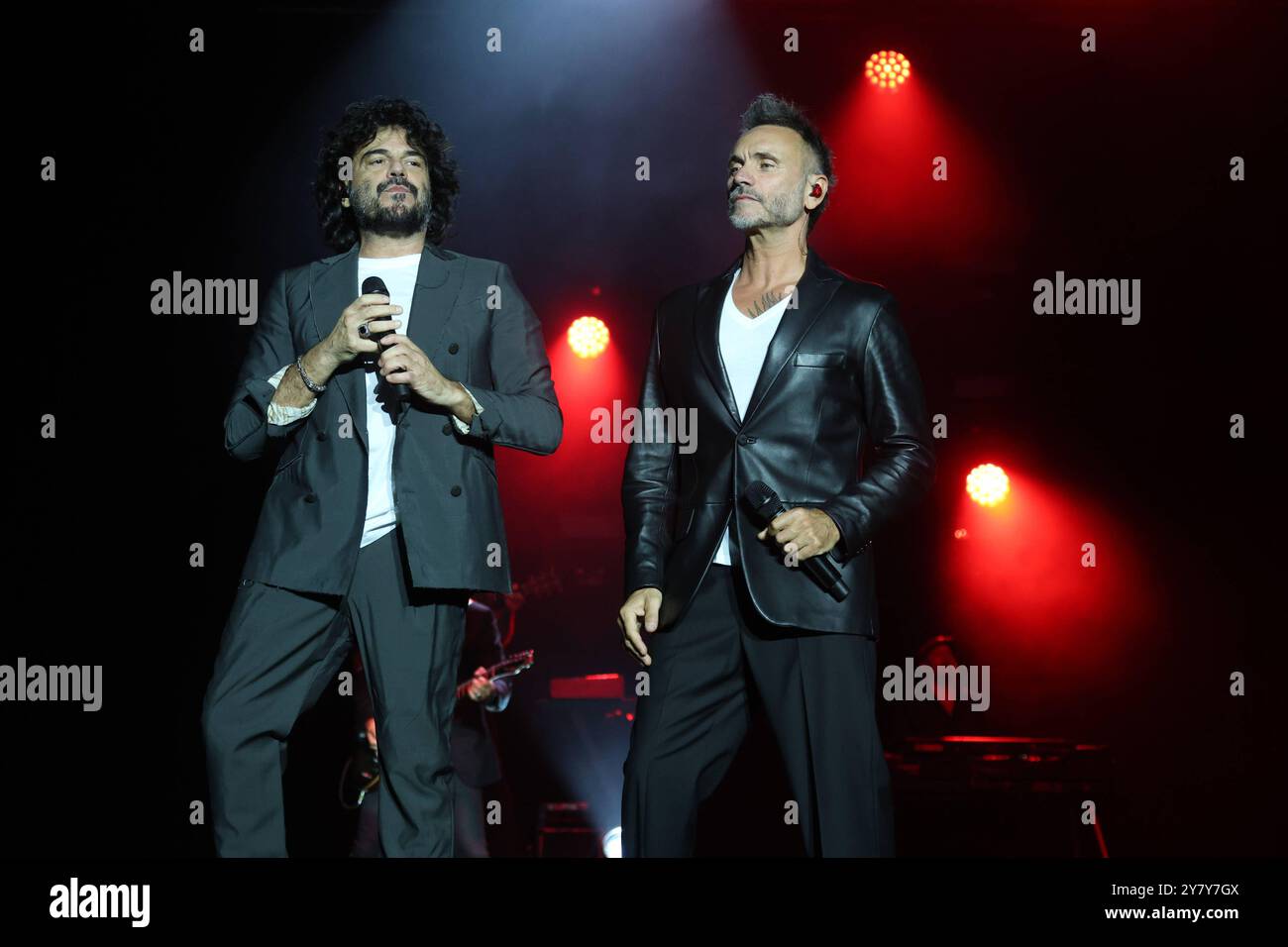 Italian singer Music Concert - Nek Renga Live 2024 Italian singers Nek ...