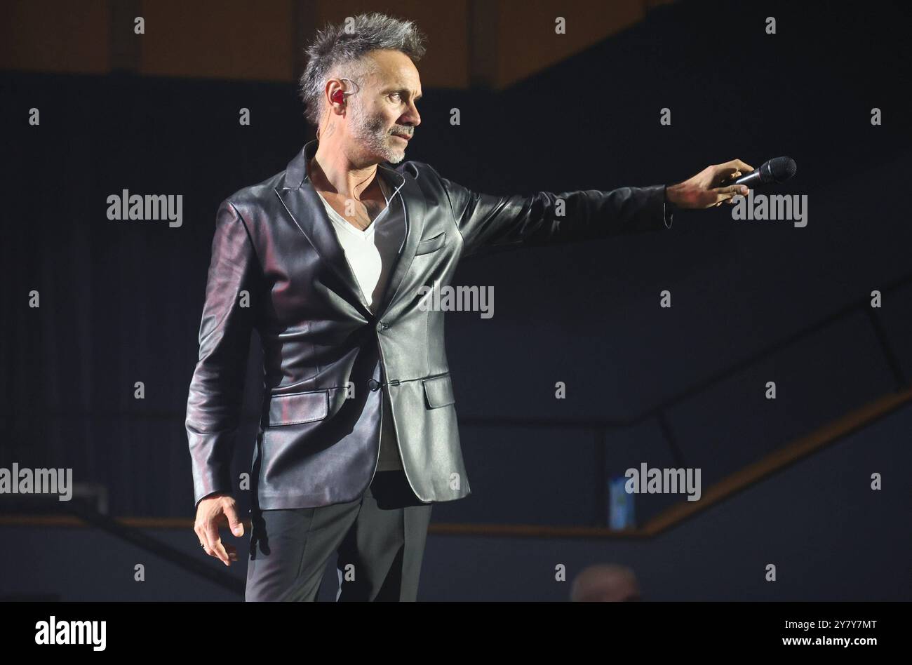 Italian singer Music Concert - Nek Renga Live 2024 Italian singers Nek ...