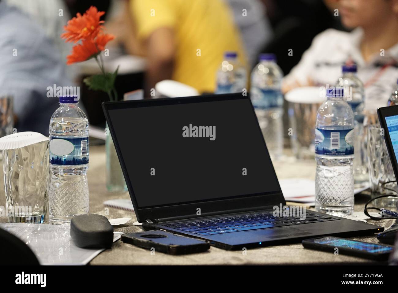 Laptop information projector board hi-res stock photography and images ...