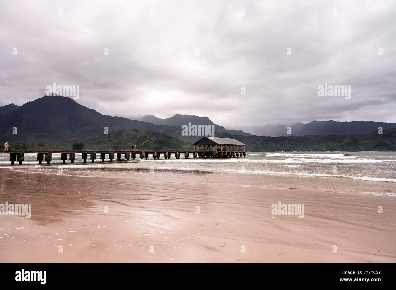 Hanalei pier in kauai hi-res stock photography and images - Alamy