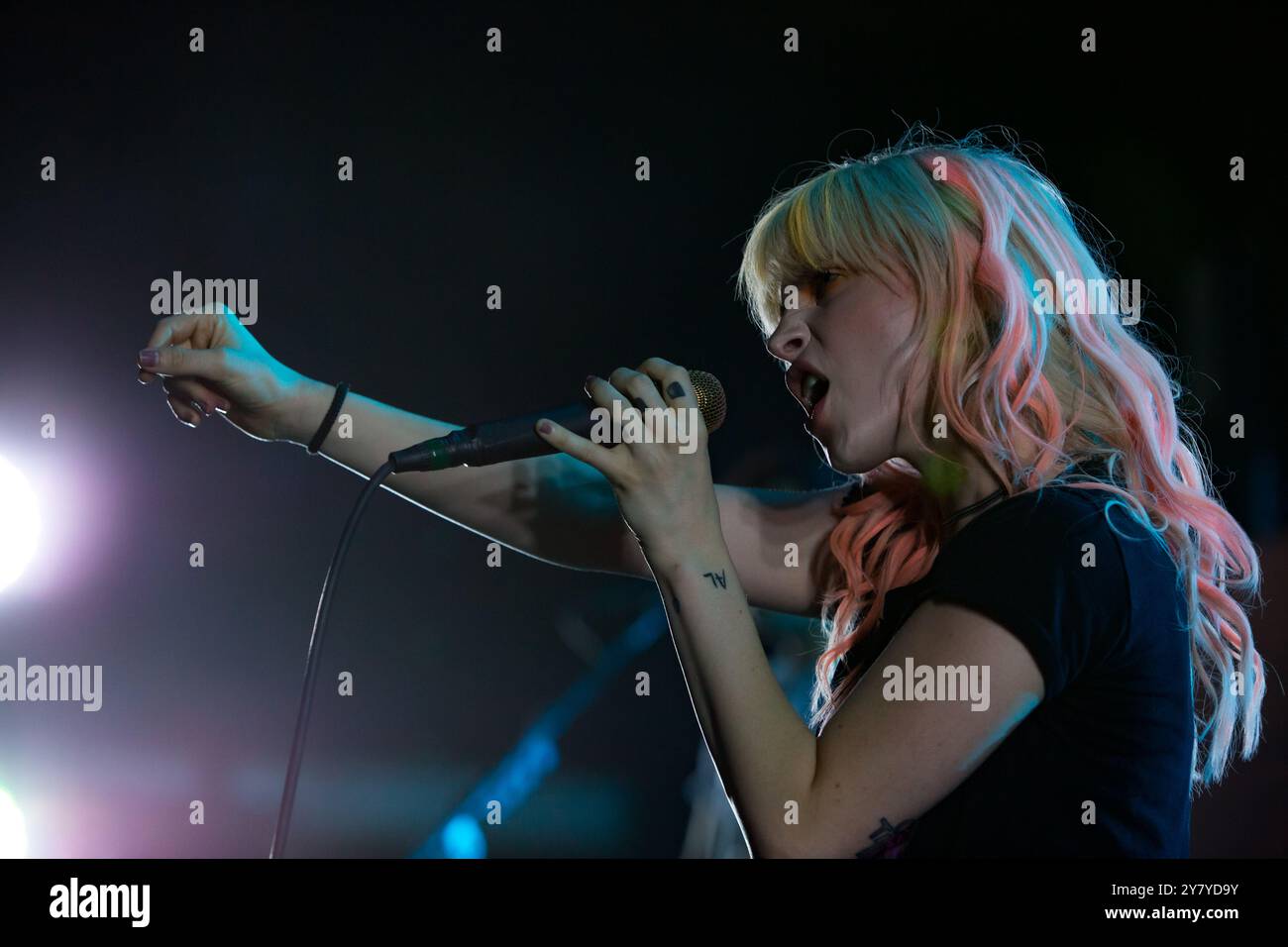 Paramore lead vocalist hayley williams hi-res stock photography and ...