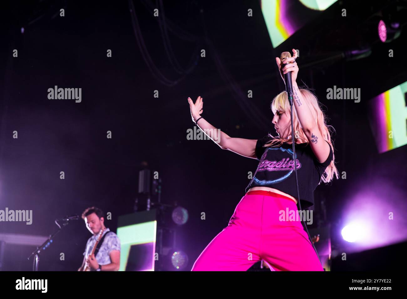 Paramore lead vocalist hayley williams hi-res stock photography and ...