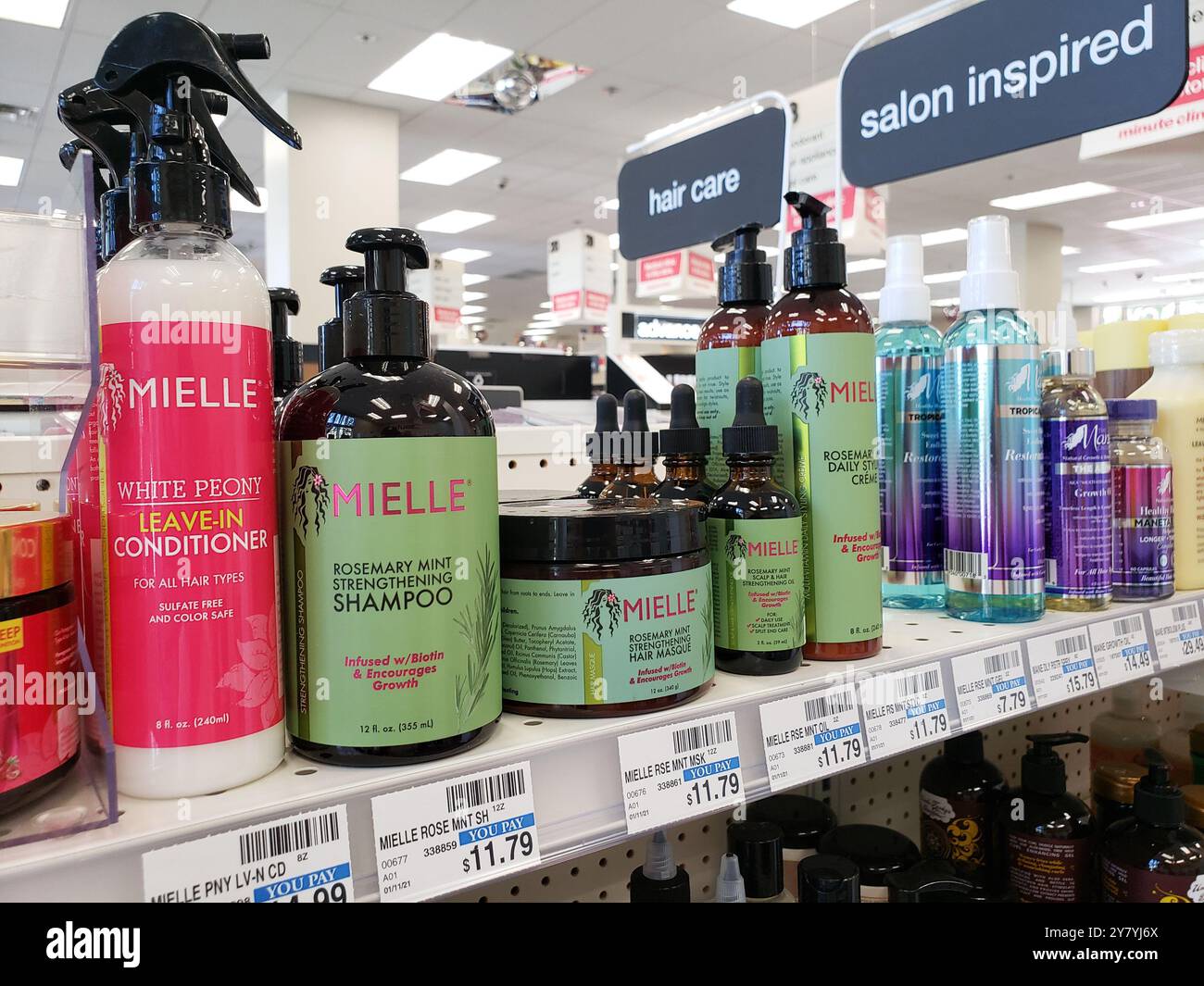 Chain of cosmetic products hi-res stock photography and images - Alamy