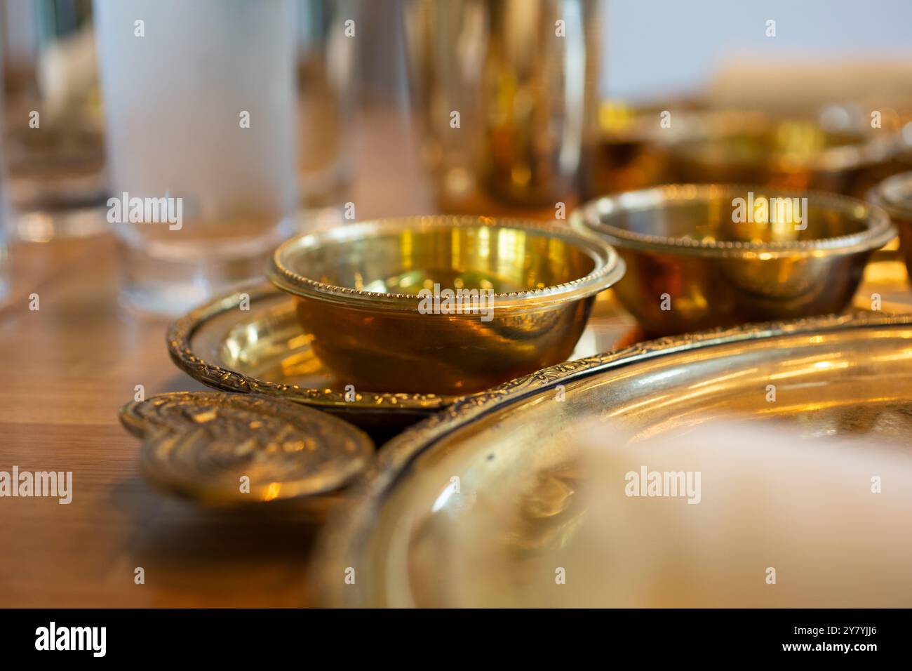 Brass thali dish india hi-res stock photography and images - Alamy