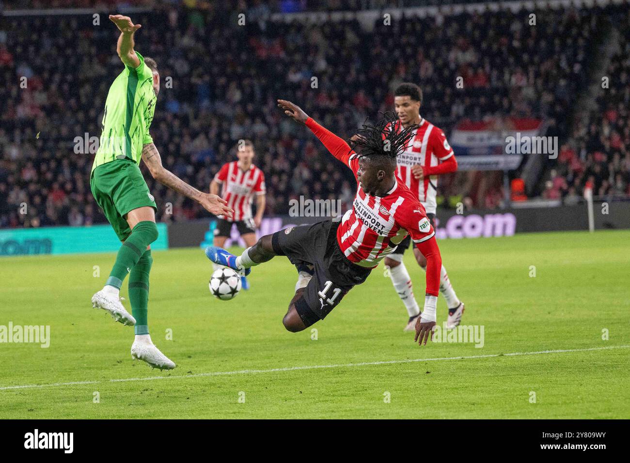 Zeno Debast Sporting Lissabon Johan Bakayoko PSV Eindhoven battle for ...