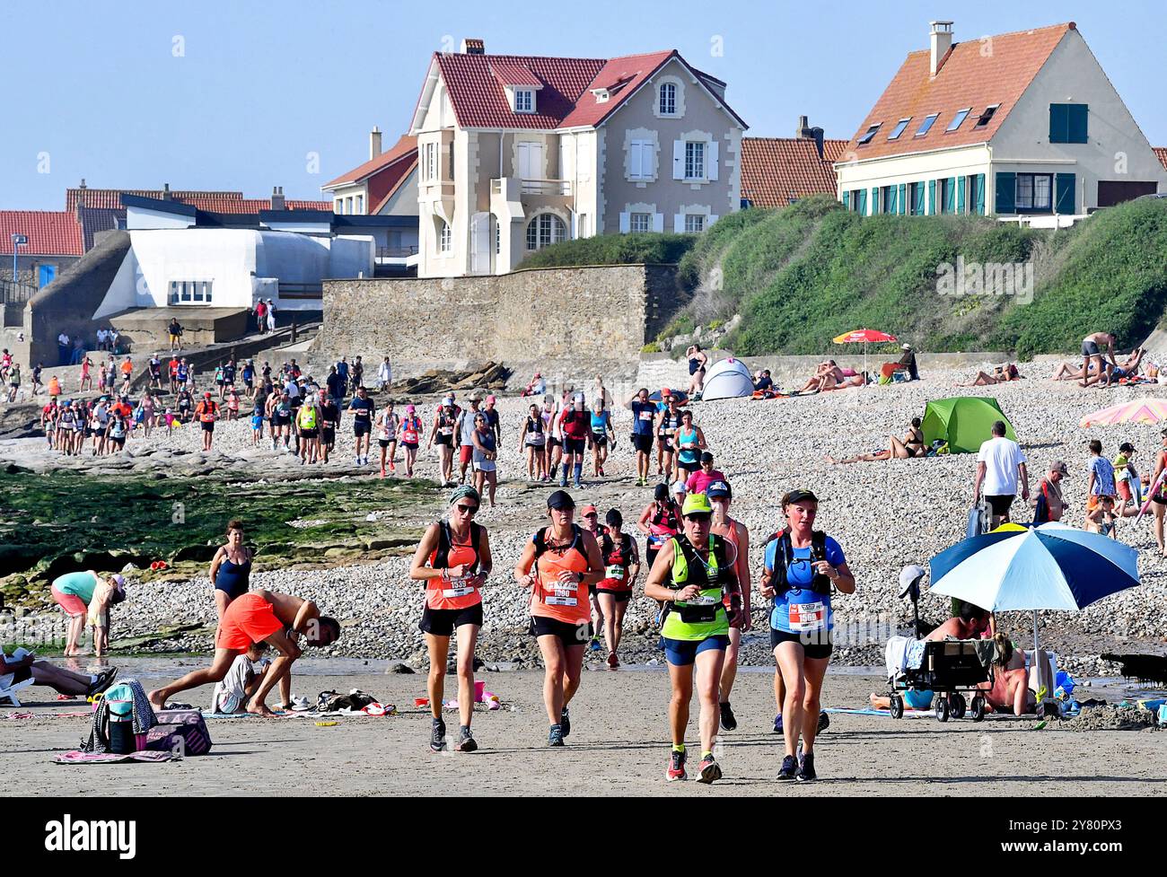 Audresselles (northern France): trail run' Trail côte d'Opale', runners ...