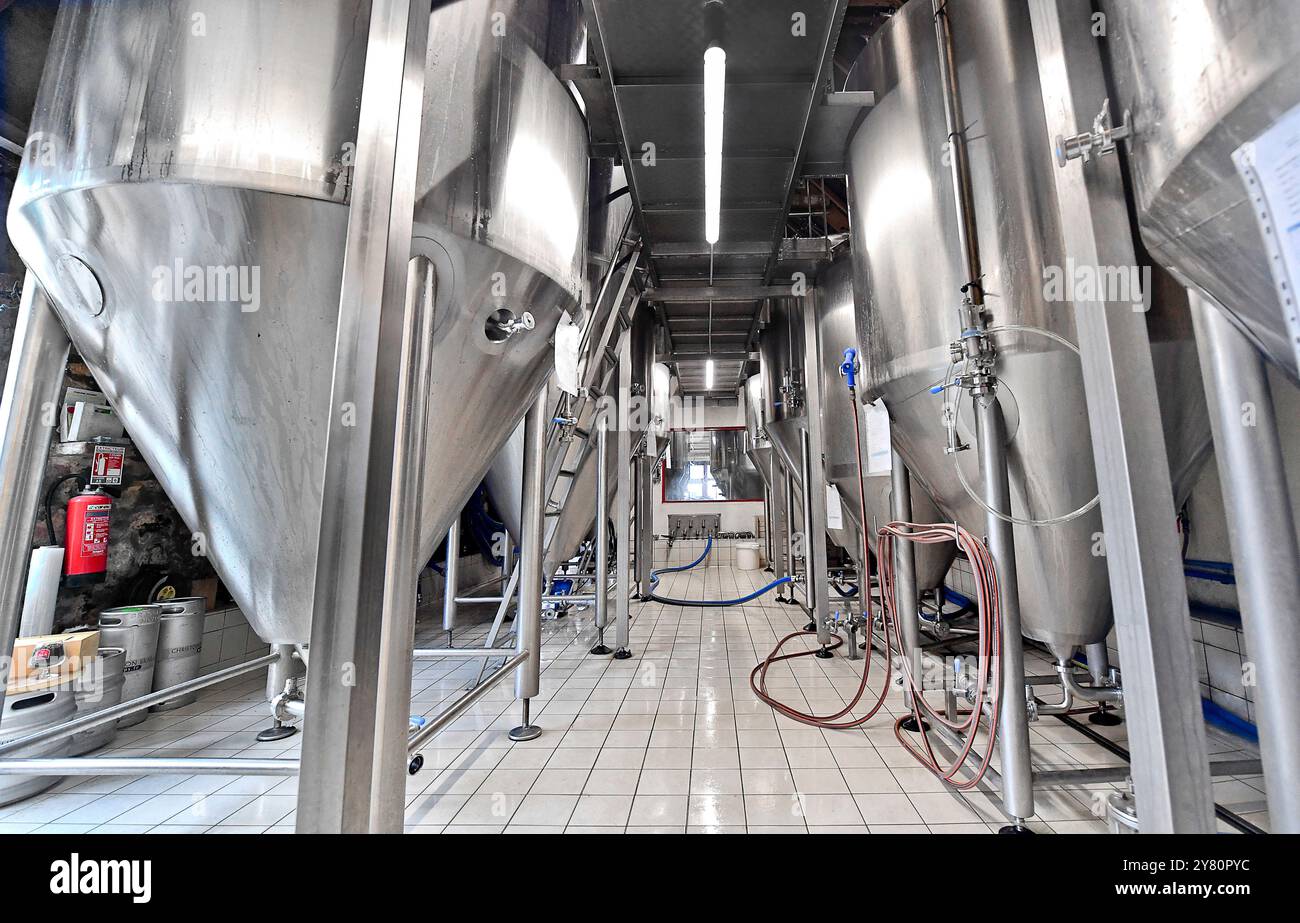 Tardinghen (northern France): brewery 'Brasserie des 2 Caps'. Tour of ...