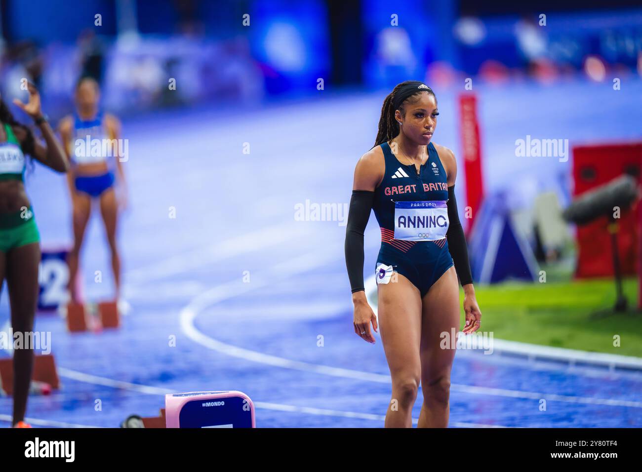 Amber Anning participating in the 400 meters at the Paris 2024 Olympic ...