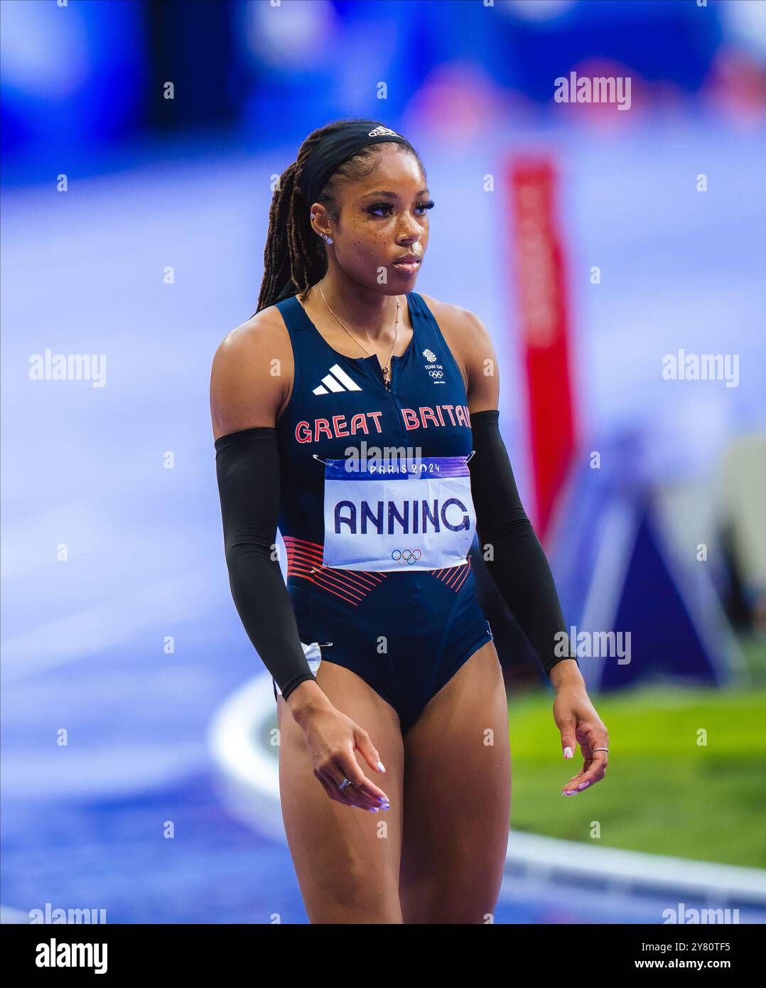 Amber Anning participating in the 400 meters at the Paris 2024 Olympic ...