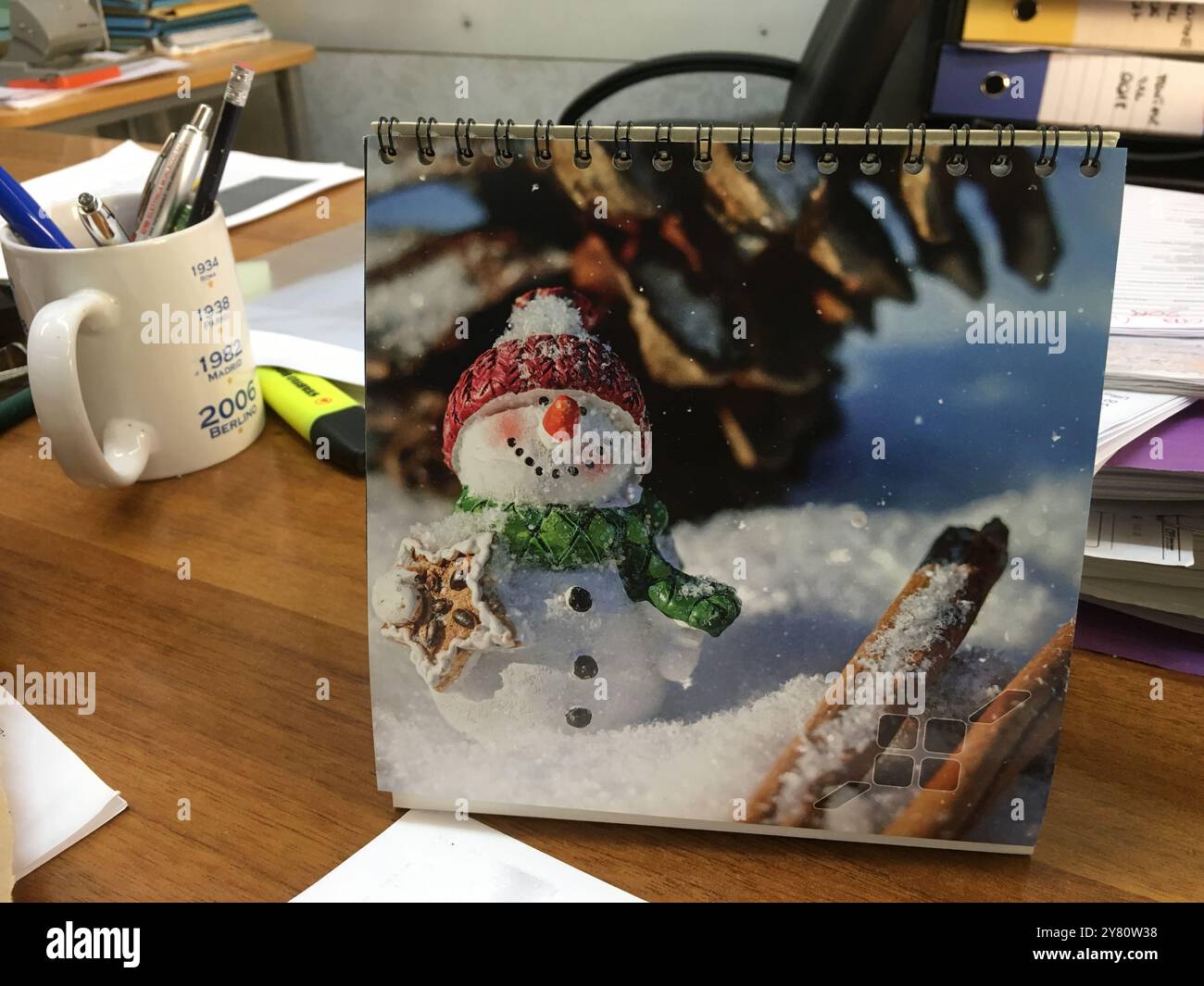 Christmas themed desk calendar Stock Photo - Alamy