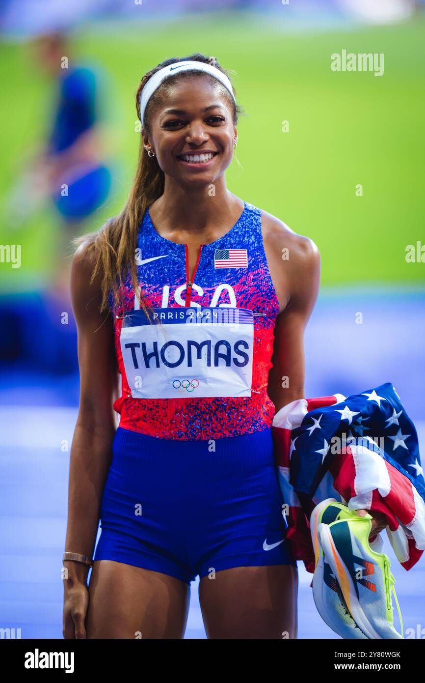 Gabrielle Thomas celebrating her victory with her country's flag in the ...