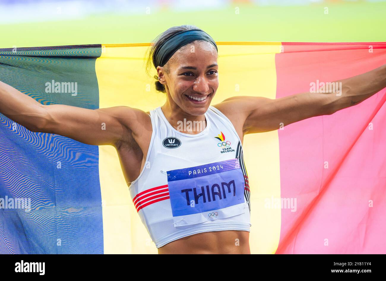 Nafissatou Thiam celebrating her victory with her country's flag in the ...