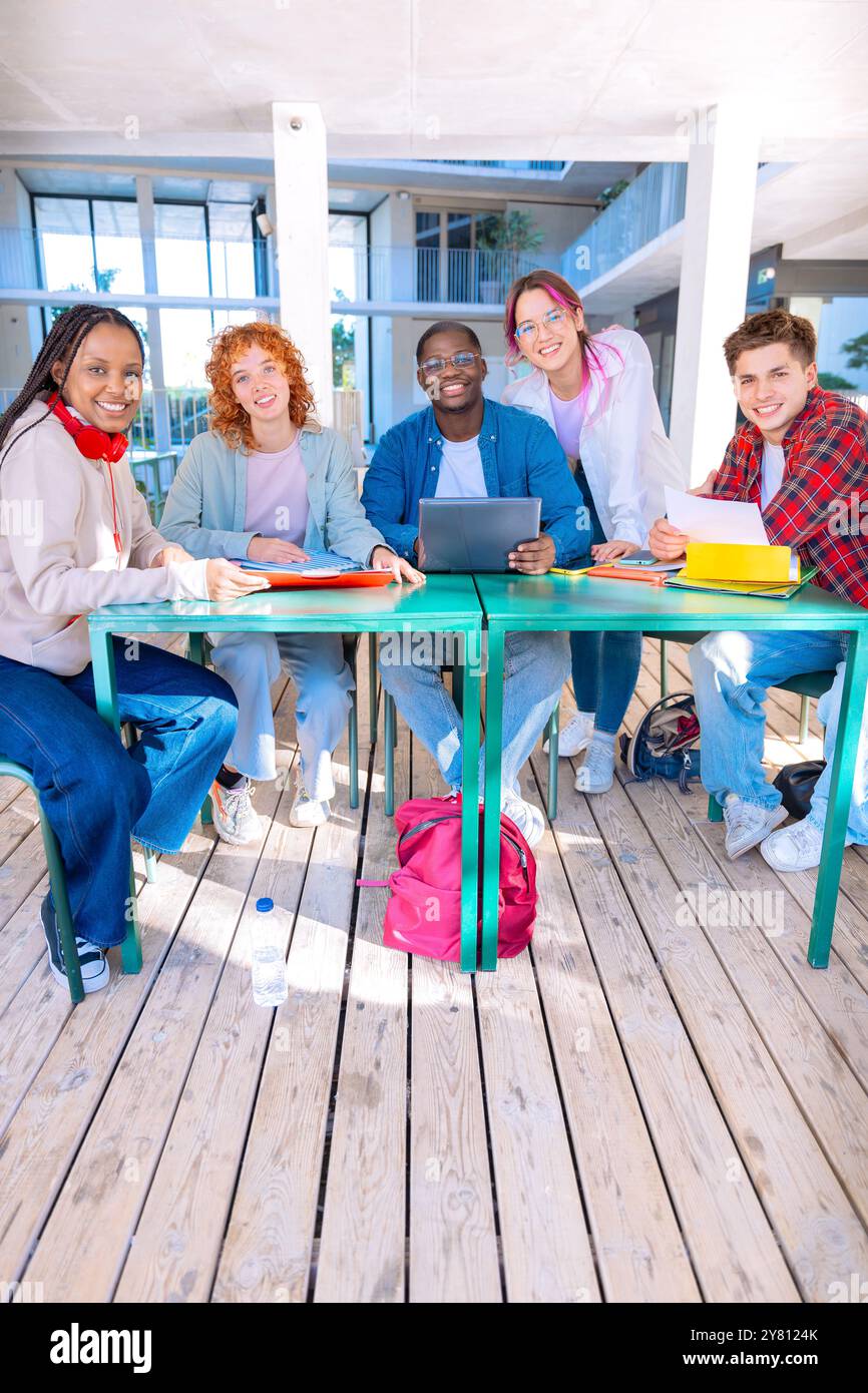Multiethnic people students smiling hi-res stock photography and images ...