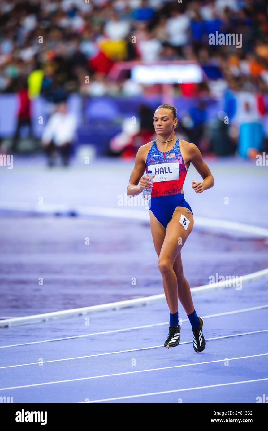 Anna Hall participating in the 800 m at the Paris 2024 Olympic Games ...