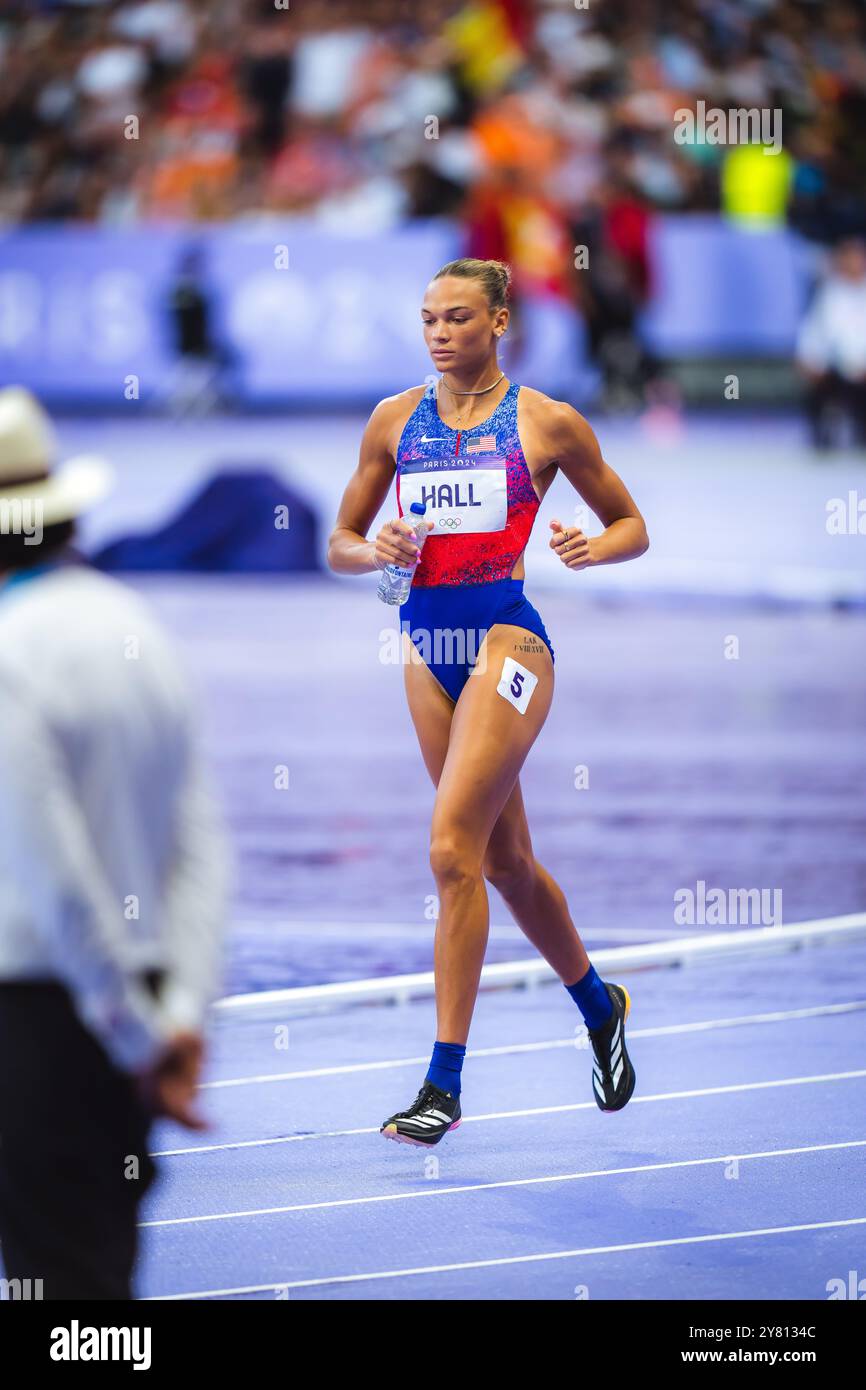 Anna Hall participating in the 800 m at the Paris 2024 Olympic Games ...