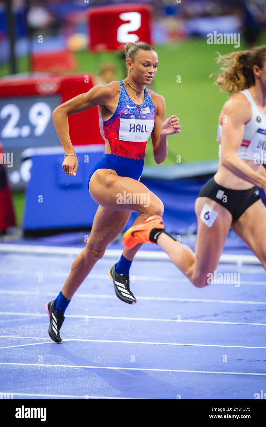 Anna Hall participating in the 800 m at the Paris 2024 Olympic Games ...
