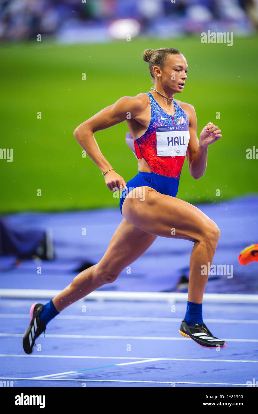 Anna Hall participating in the 800 m at the Paris 2024 Olympic Games ...