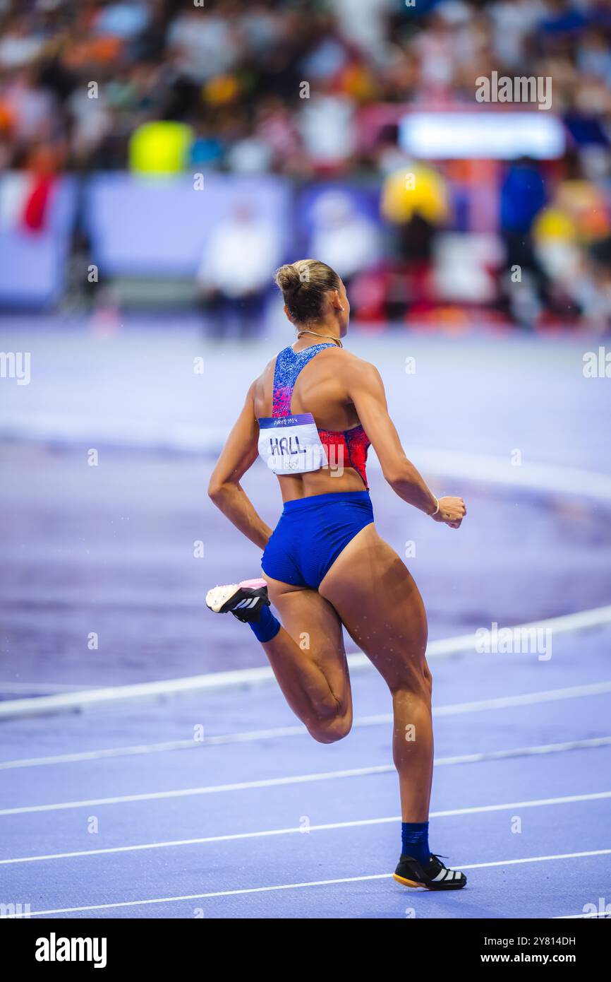Anna Hall participating in the 800 m at the Paris 2024 Olympic Games ...