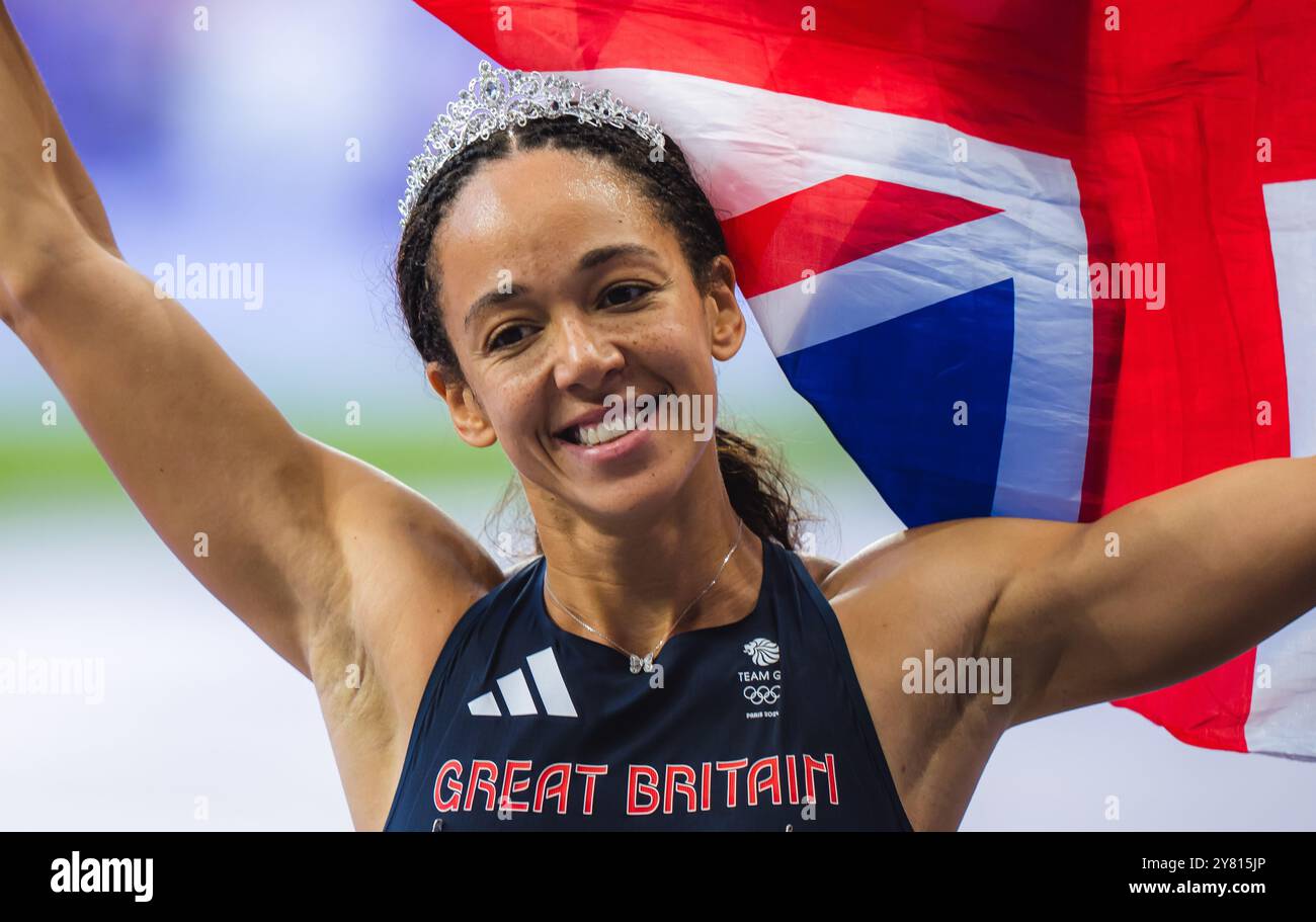 Katarina Johnson-Thompson celebrating her country's flag in the 800 ...