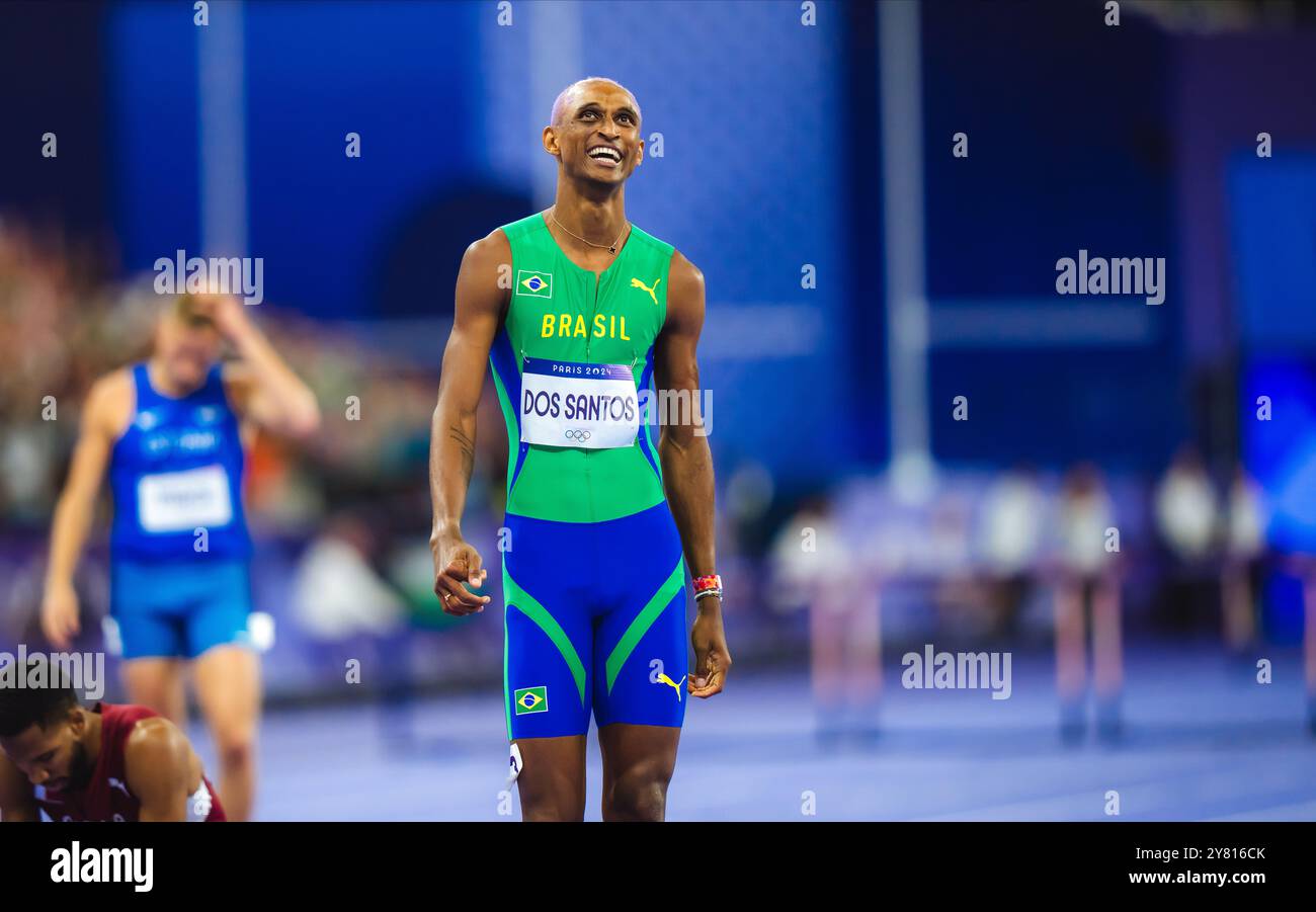 Alison dos Santos celebrating with her country's flag in the 400 meters ...