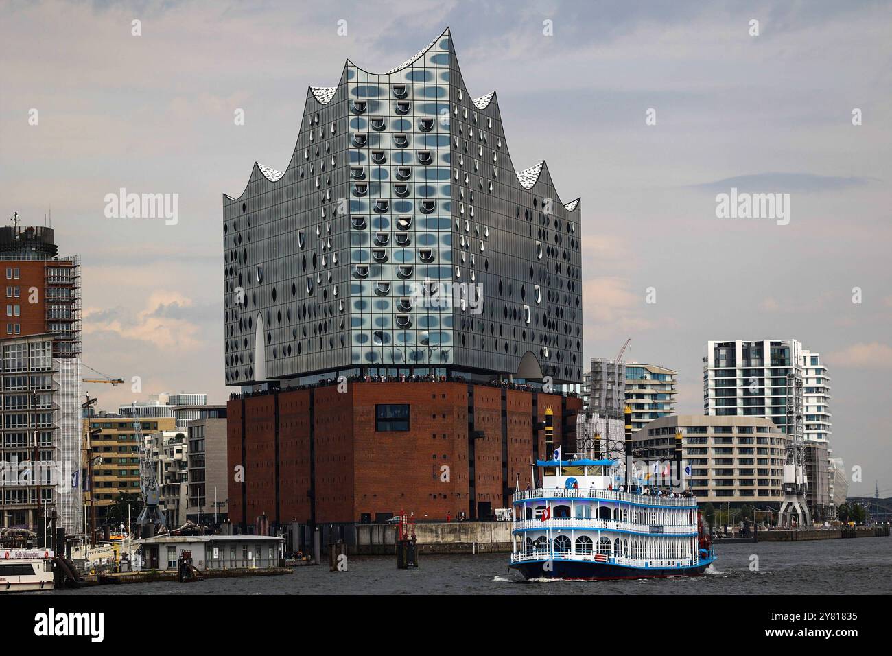 Stockbilder 10/2024 Elbphilharmonie Hamburg *** Stock photos 10 2024 ...