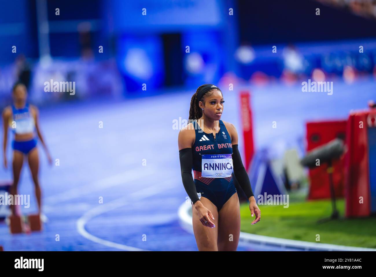 Amber Anning participating in the 400 meters at the Paris 2024 Olympic ...