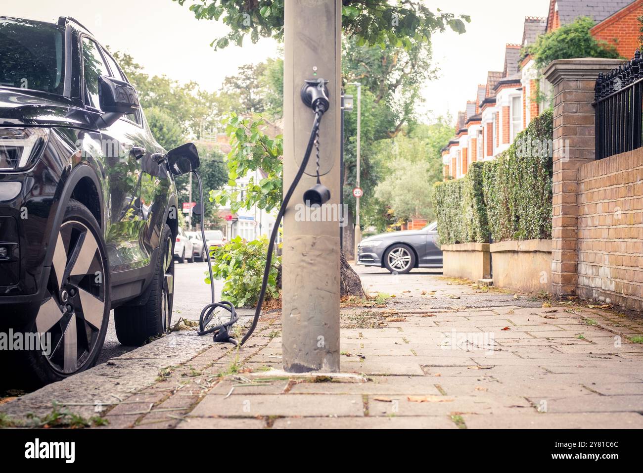 Charging cable on car battery hi-res stock photography and images - Alamy