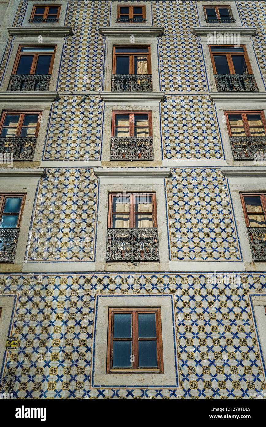 Tile pattern lisbon hi-res stock photography and images - Alamy