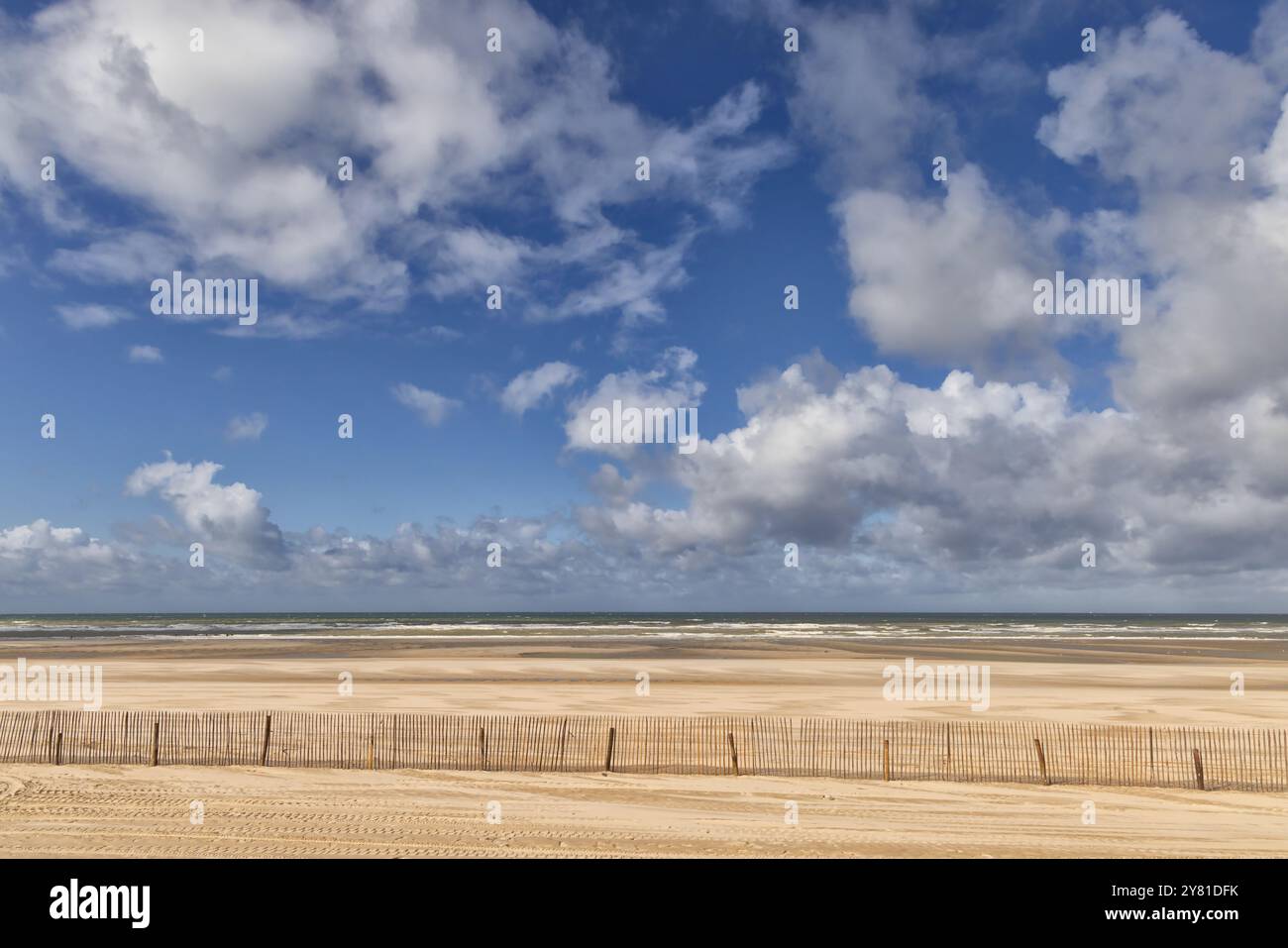 Beautiful empty beach sea hi-res stock photography and images - Alamy