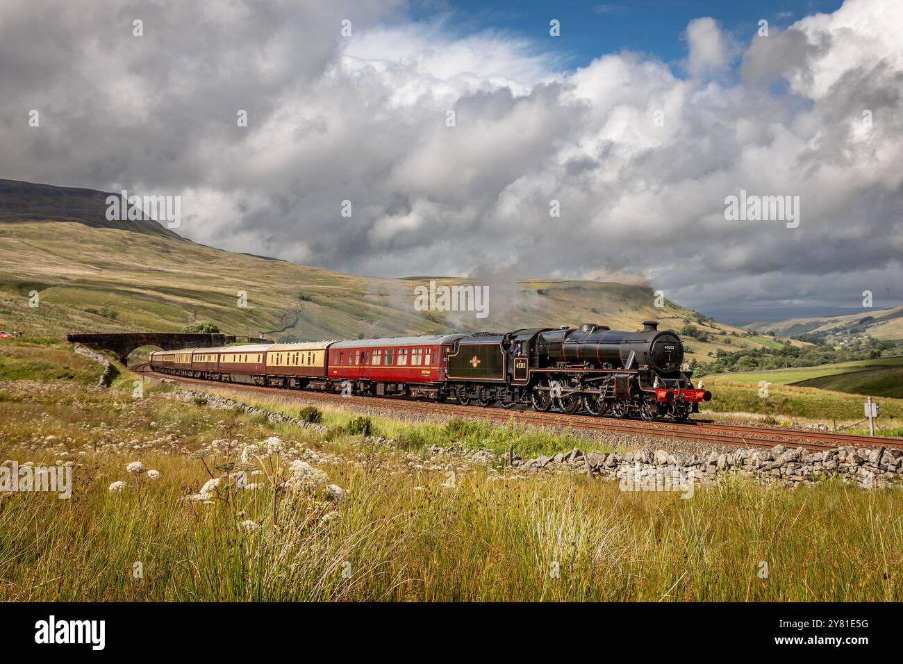 BR '5MT' 4-6-0 No. 45212 climbs towards Ais Gill, Cumbria, England, UK ...