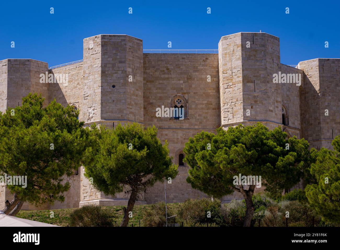 Castel Del Monte, the miserious octagonal fortress of the emperor ...